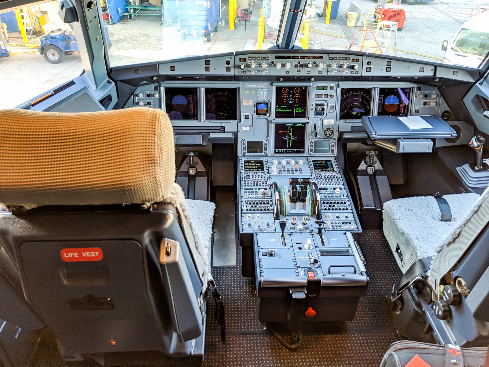 Airbus A321LR versus the Boeing 787 Dreamliner: Which do pilots prefer ...