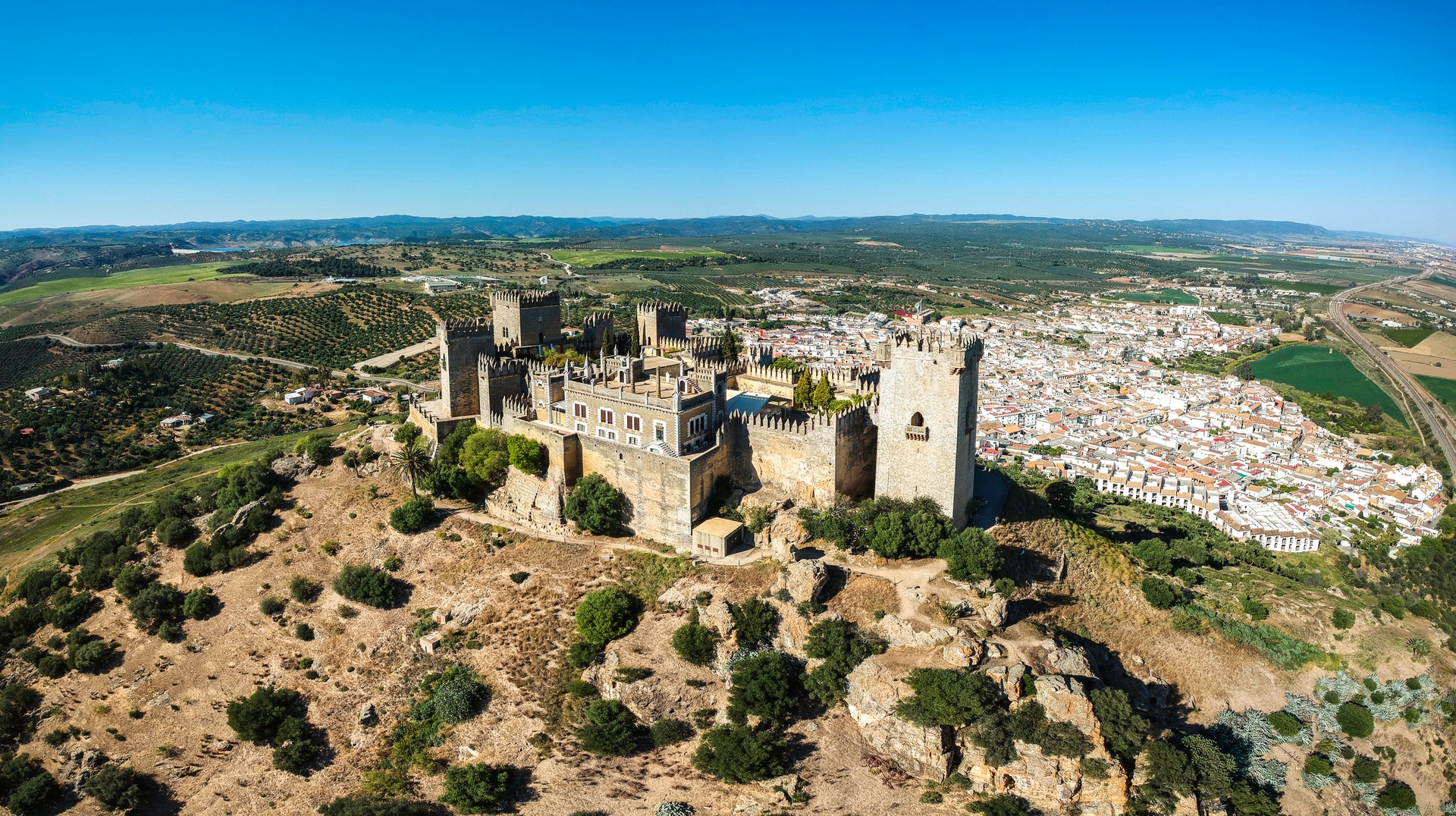 Unbelievable Castles From Game of Thrones You Can Visit in Real Life ...