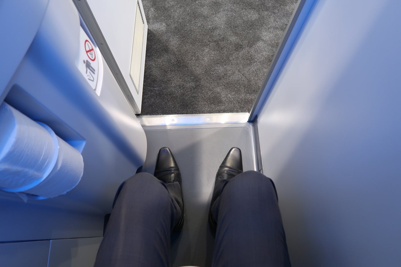 Plane Bathroom Makers Say: We Won't Build Them Any Smaller