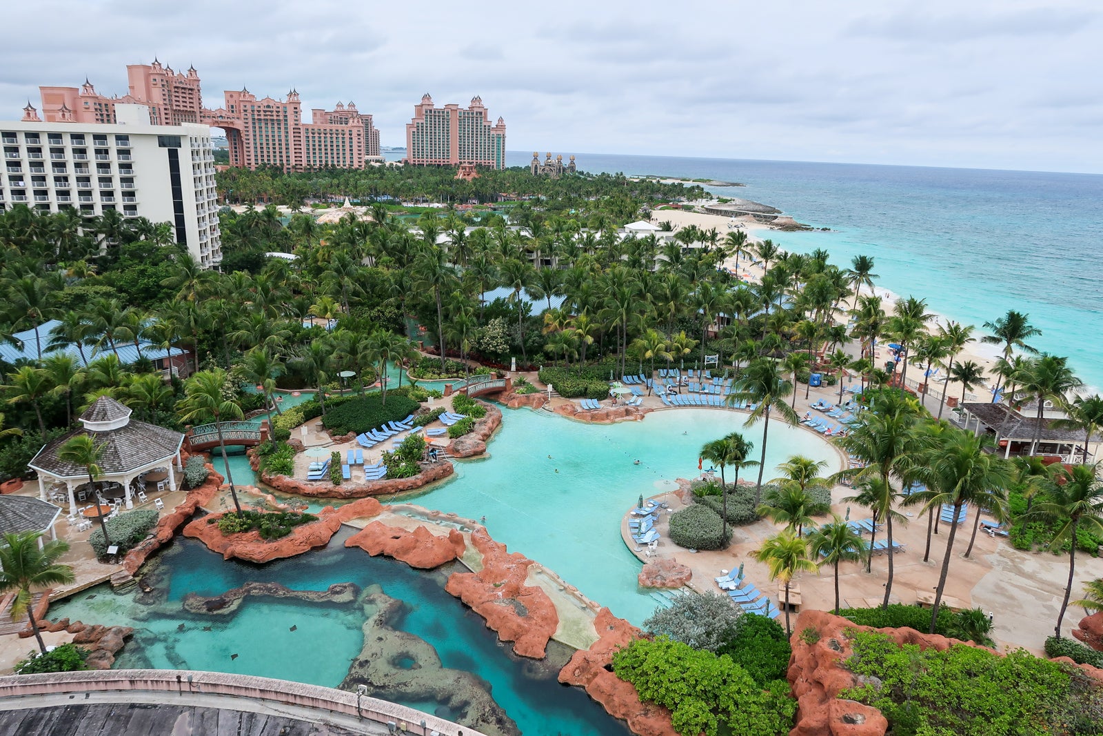 How to save money at the Atlantis resort in the Bahamas with points and ...