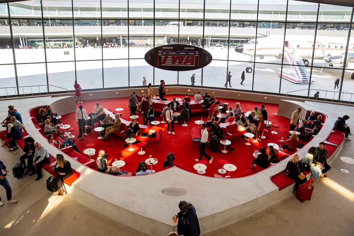 Sleep with the planes: 10 best airport hotels in the United States and ...