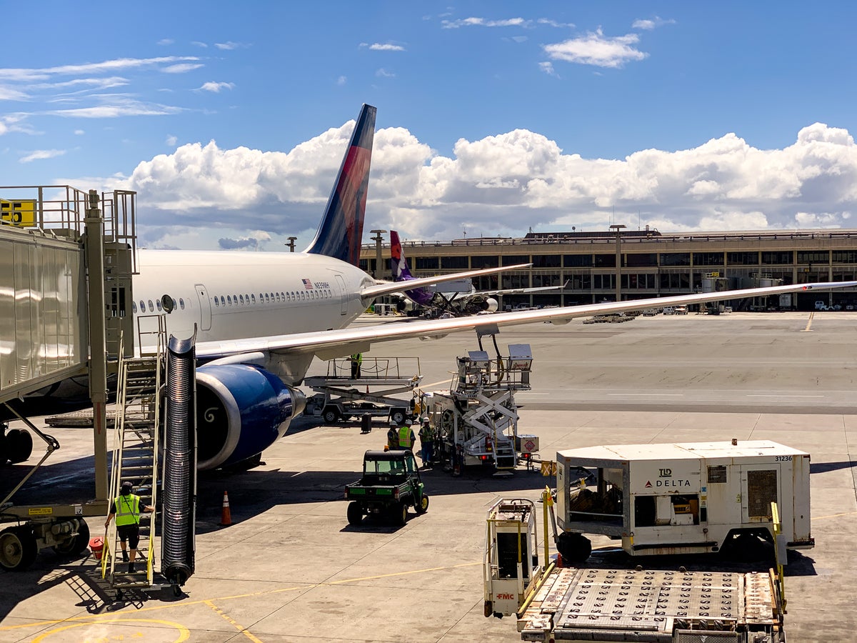 Flying a Family to Hawaii in Business on Delta's 767-400ER - The Points Guy