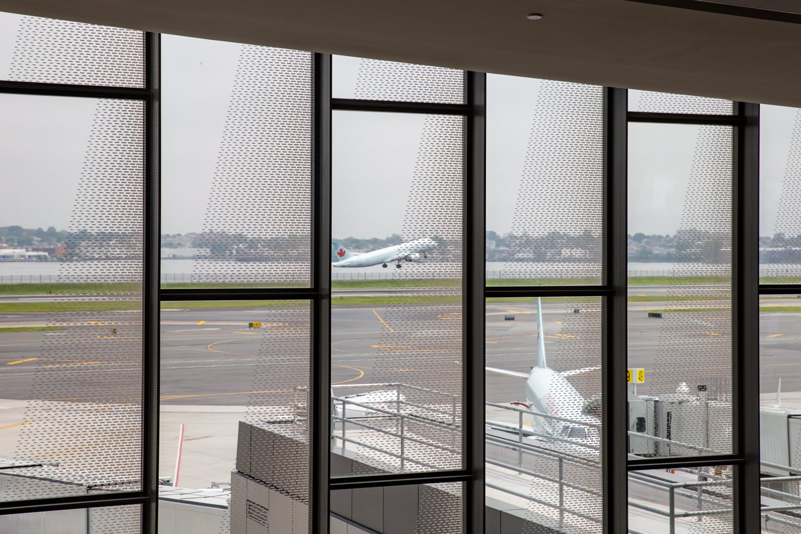 United Opens Lounge as It Moves Operations to LaGuardia's New Terminal ...