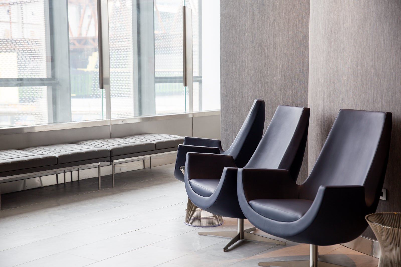 United Opens Lounge as It Moves Operations to LaGuardia's New Terminal ...