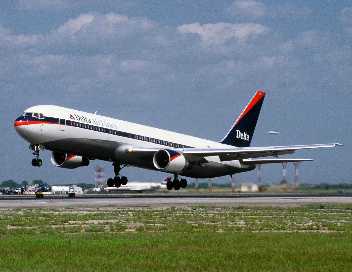 JFK 15 Years Ago: 15 Photos of Planes You Don't See Anymore