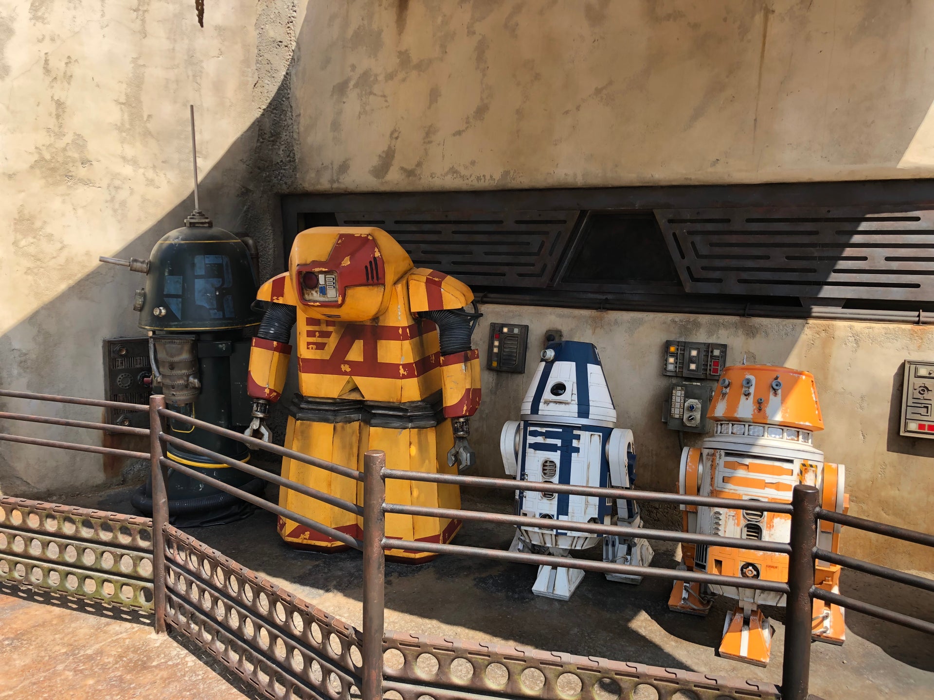 Sneak Peek: First Look at Disneyland's Star Wars: Galaxy’s Edge - The ...