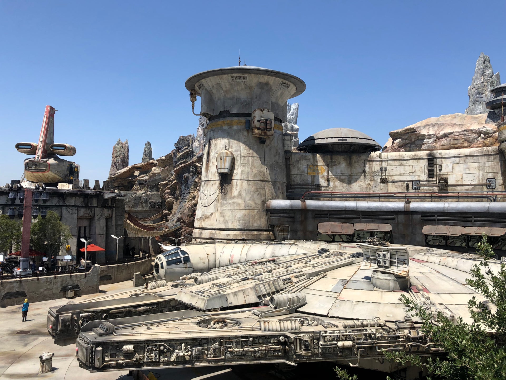Sneak Peek: First Look at Disneyland's Star Wars: Galaxy’s Edge - The ...