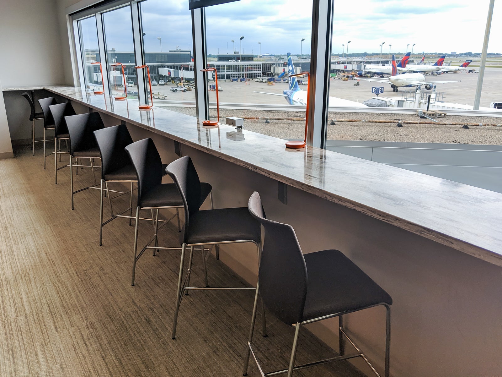 Lounge Review: The Escape Lounge at MSP Terminal 1 - The Points Guy
