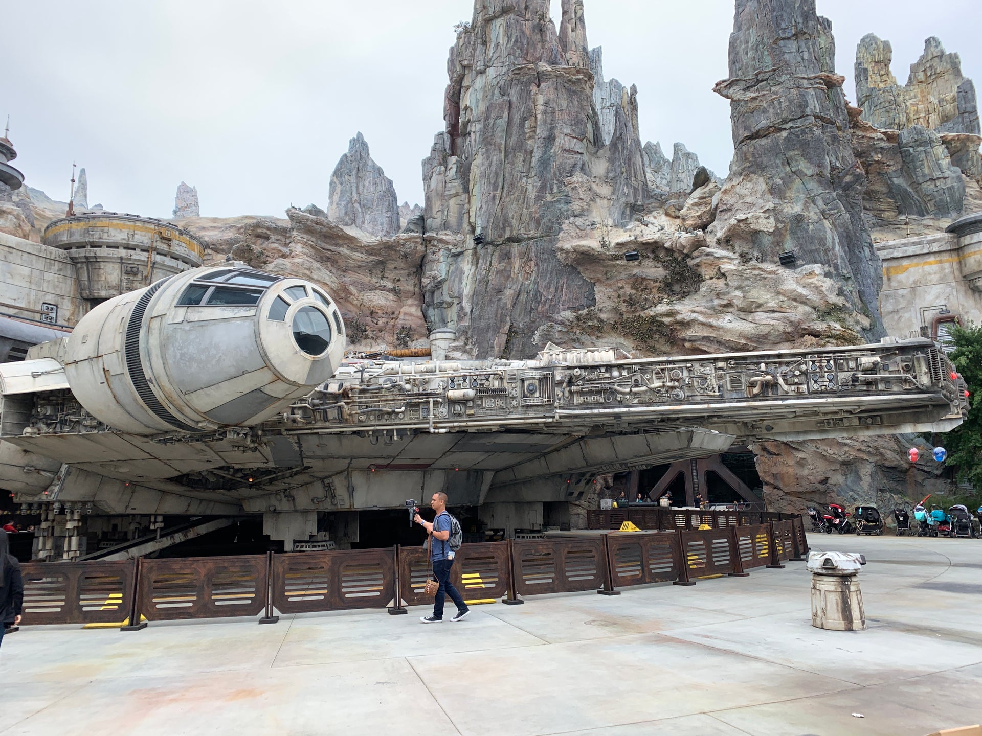 The essential guide to Star Wars: Galaxy’s Edge in Disneyland - The ...