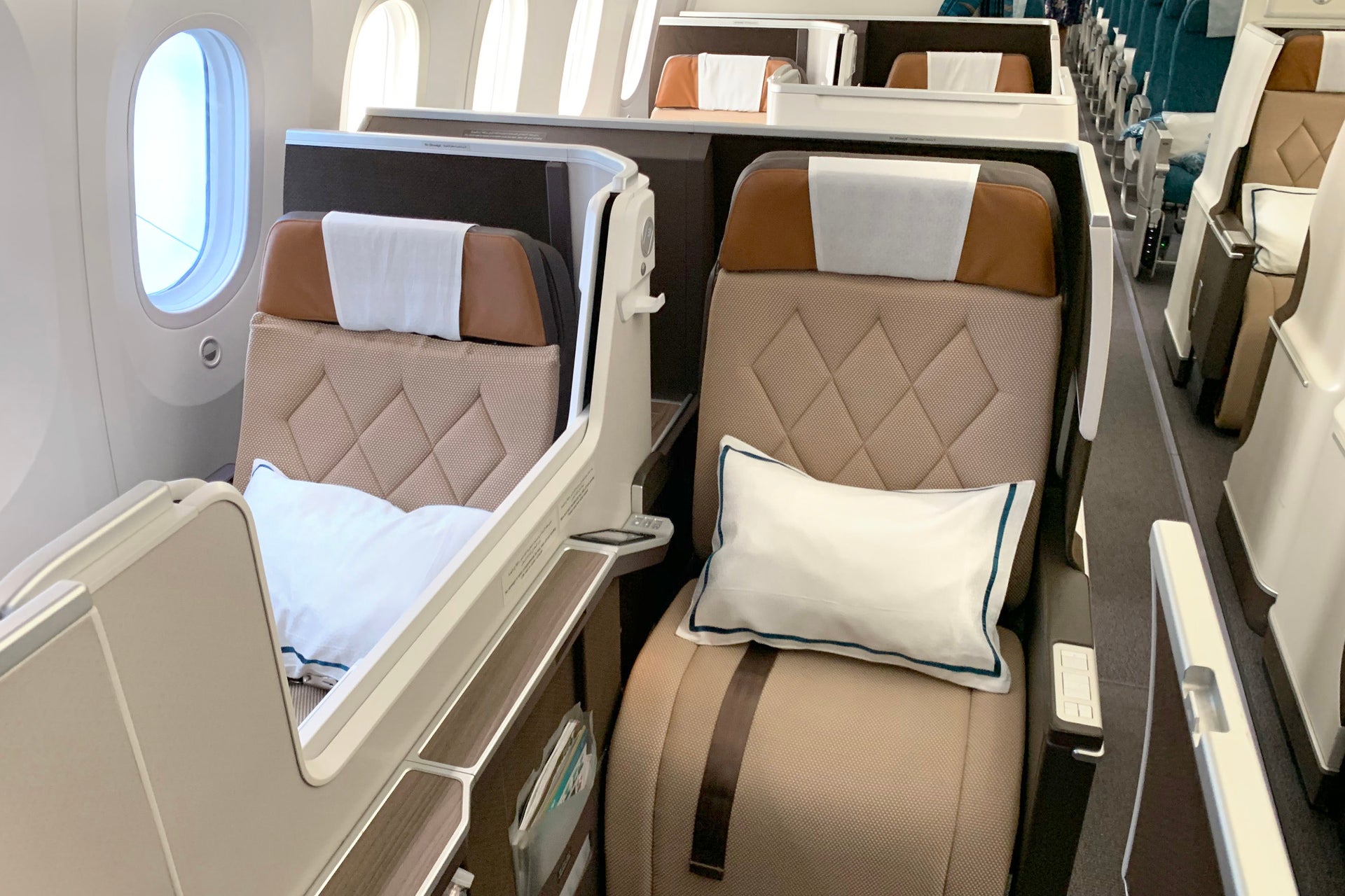 A Review of Oman Air's 787-9 in First Class - The Points Guy