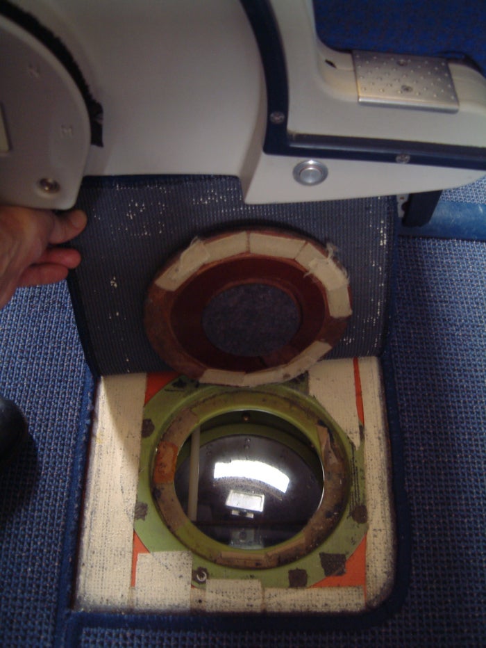 Heavy Load: How the Landing Gear Works on Airplanes - The Points Guy