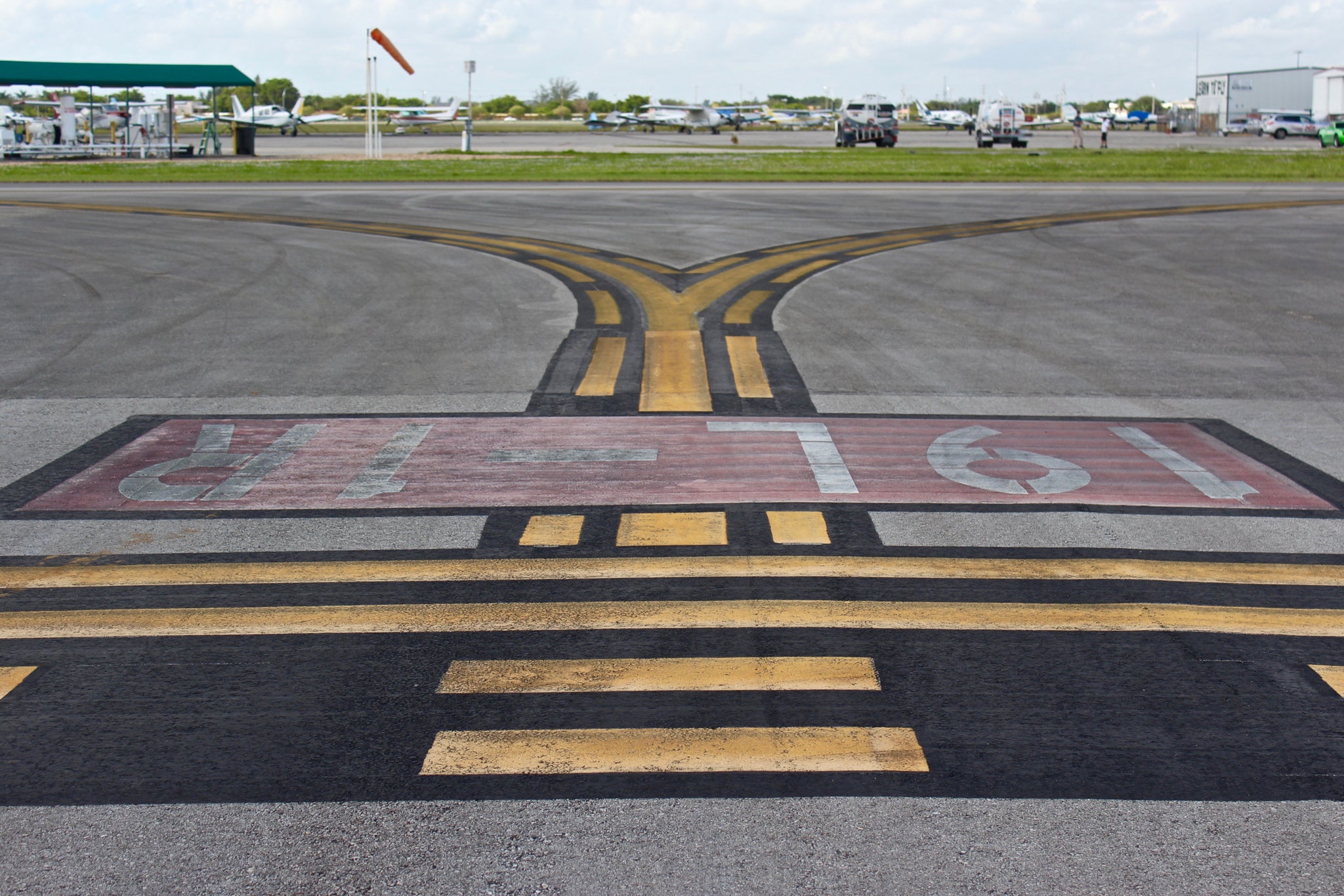 How Pilots Move a Plane Around on the Ground - The Points Guy