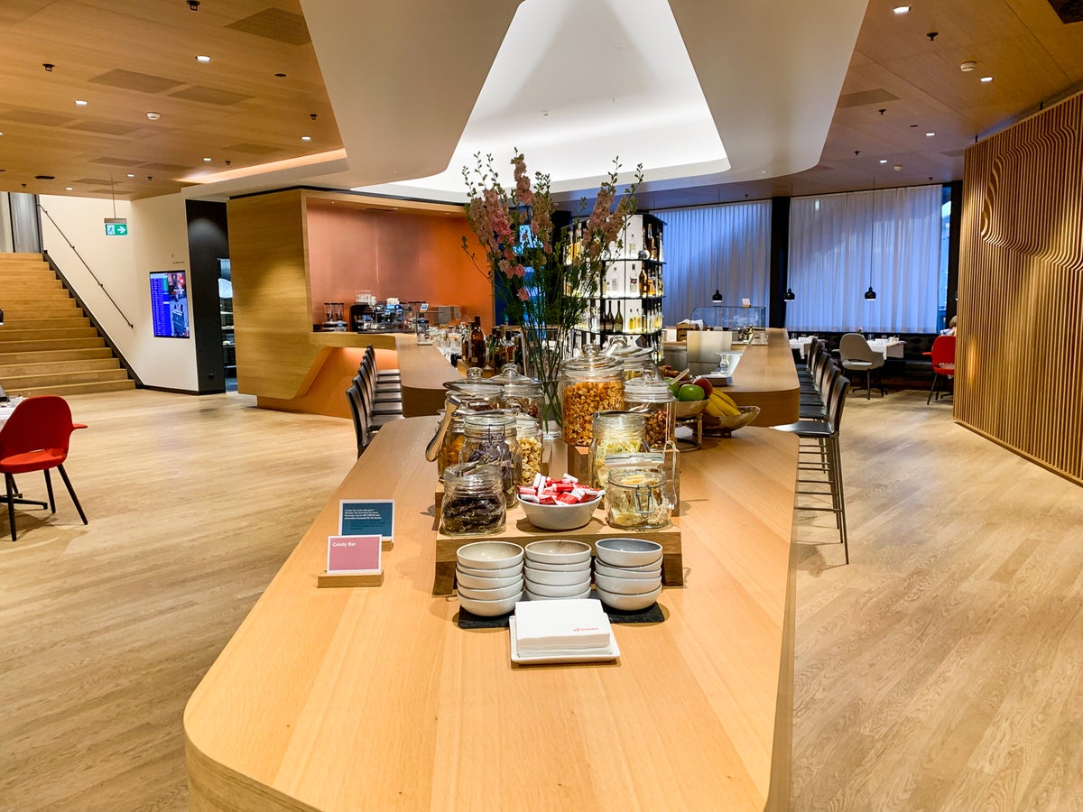 Review: Swiss First Class on the Boeing 777-300ER - The Points Guy