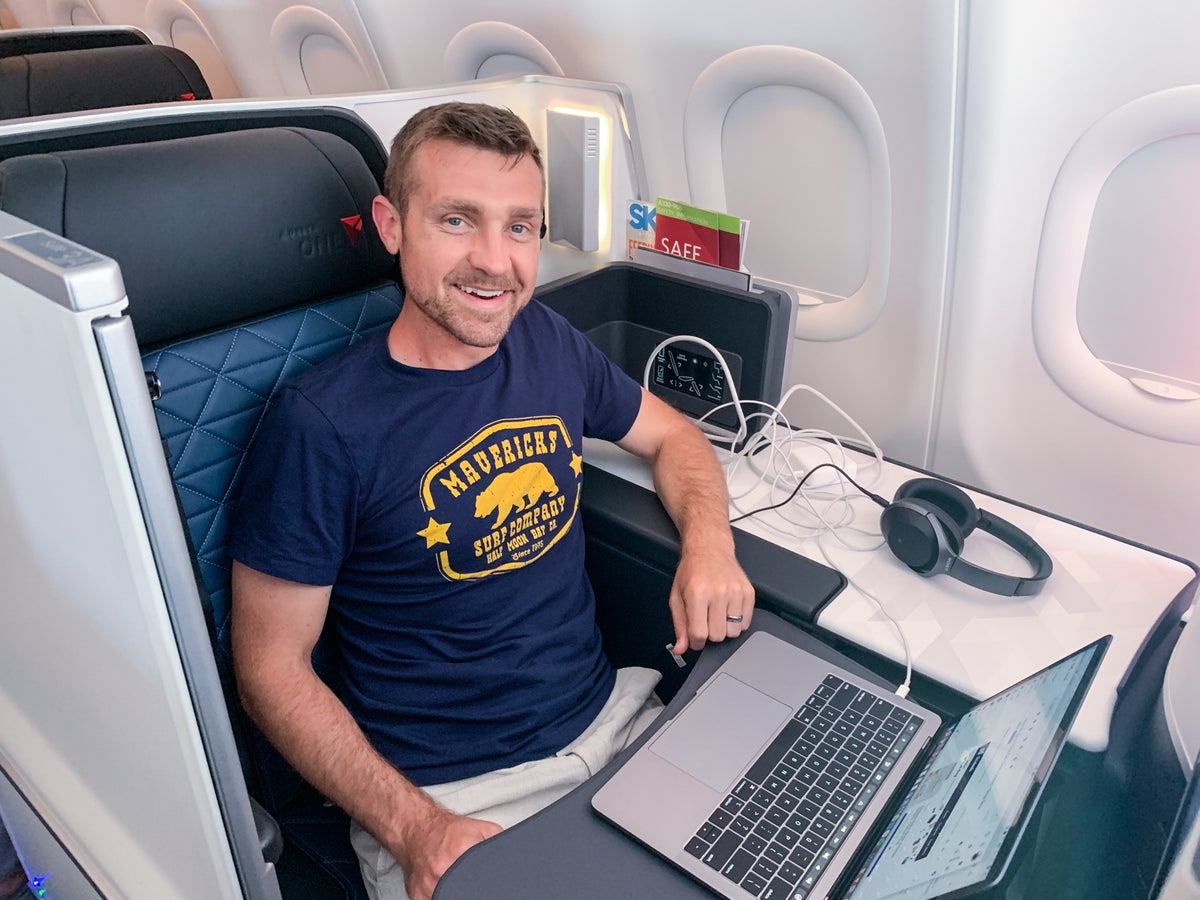 Review: Delta One Suites on the Brand-New Airbus A330-900neo - The ...