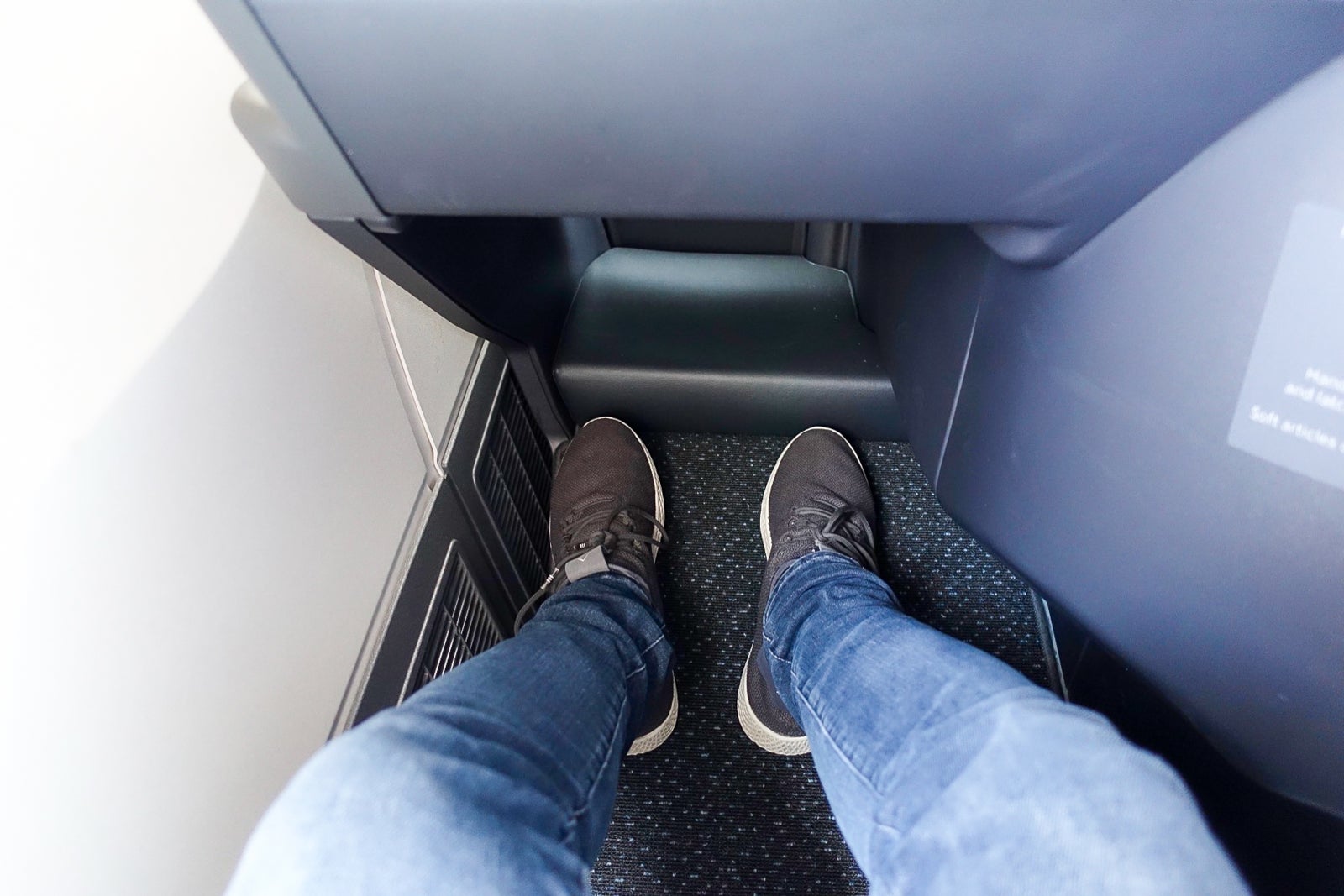 Aboard Delta's First Retrofitted 767-400ER With Brand-New Delta One ...