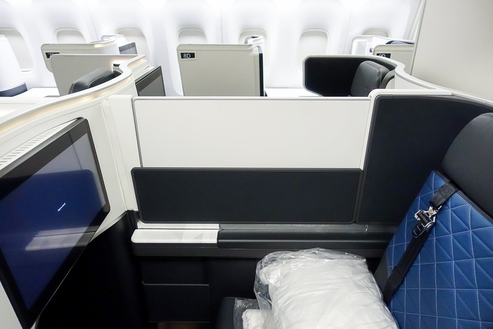 Aboard Delta's First Retrofitted 767-400ER With Brand-New Delta One ...