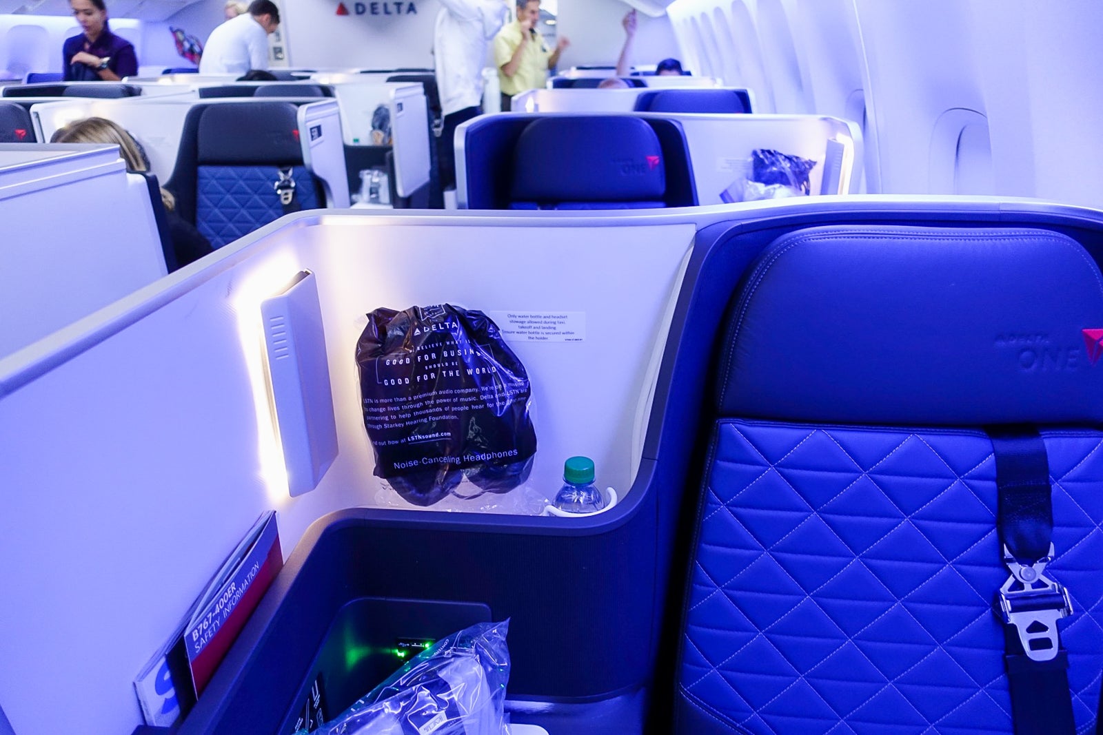 Aboard Delta's First Retrofitted 767-400ER With Brand-New Delta One ...