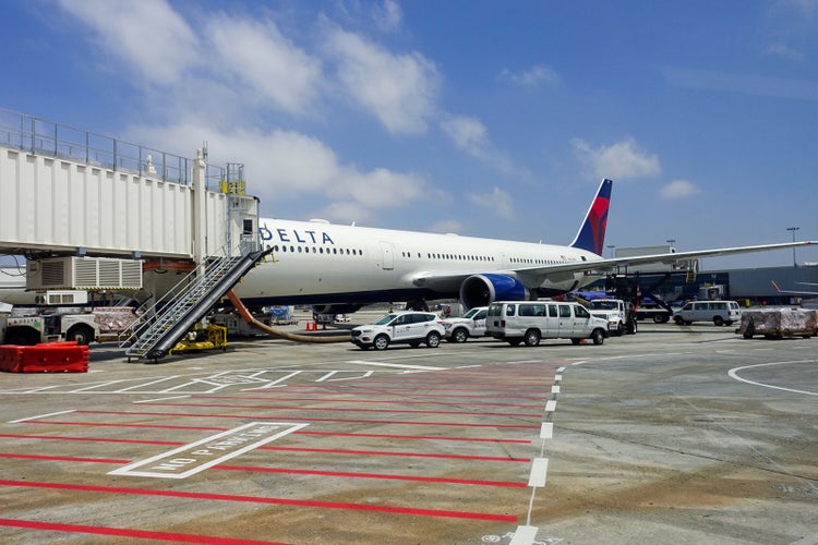 Aboard Delta's First Retrofitted 767-400ER With Brand-New Delta One ...