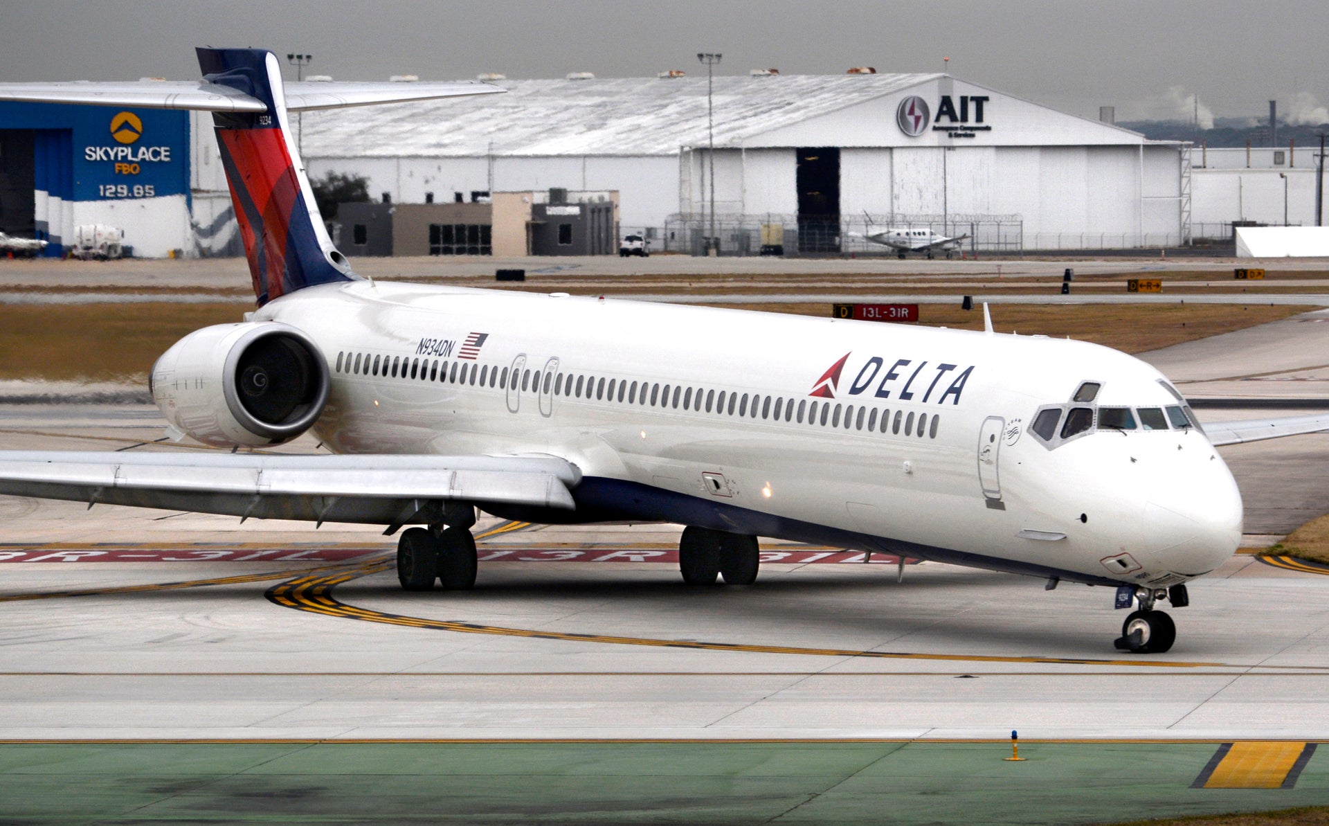 Delta Air Lines Sets Timeline for MD-90 Retirement - The Points Guy