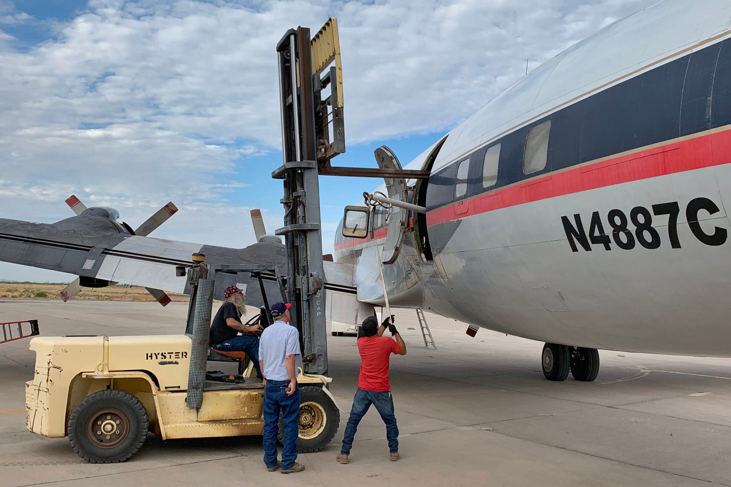 Picking up a Vintage Delta DC-7 in the 110-Degree Arizona Desert - The ...
