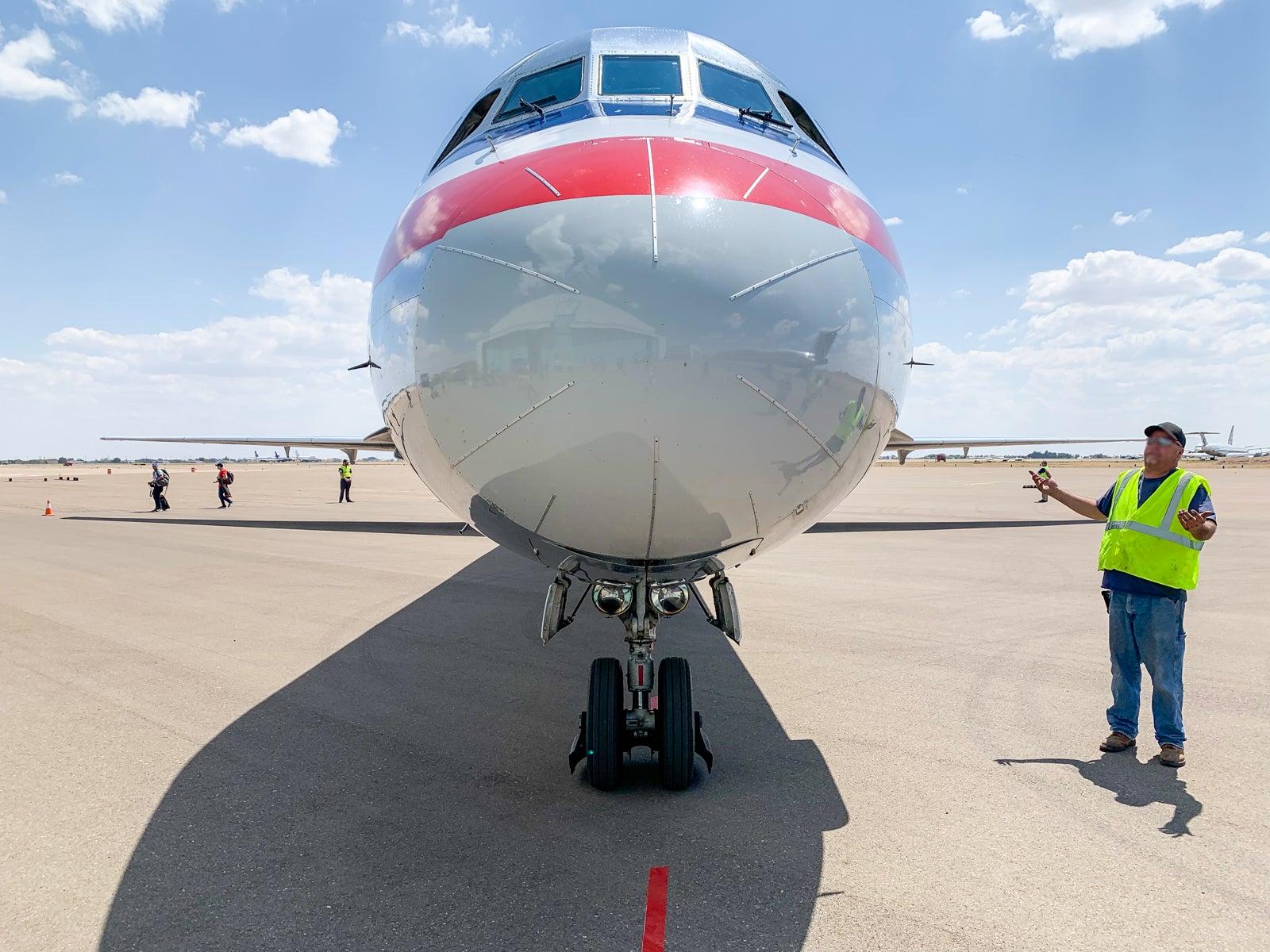 Behind the scenes: American sends retired MD-80s to 'boneyard' in ...