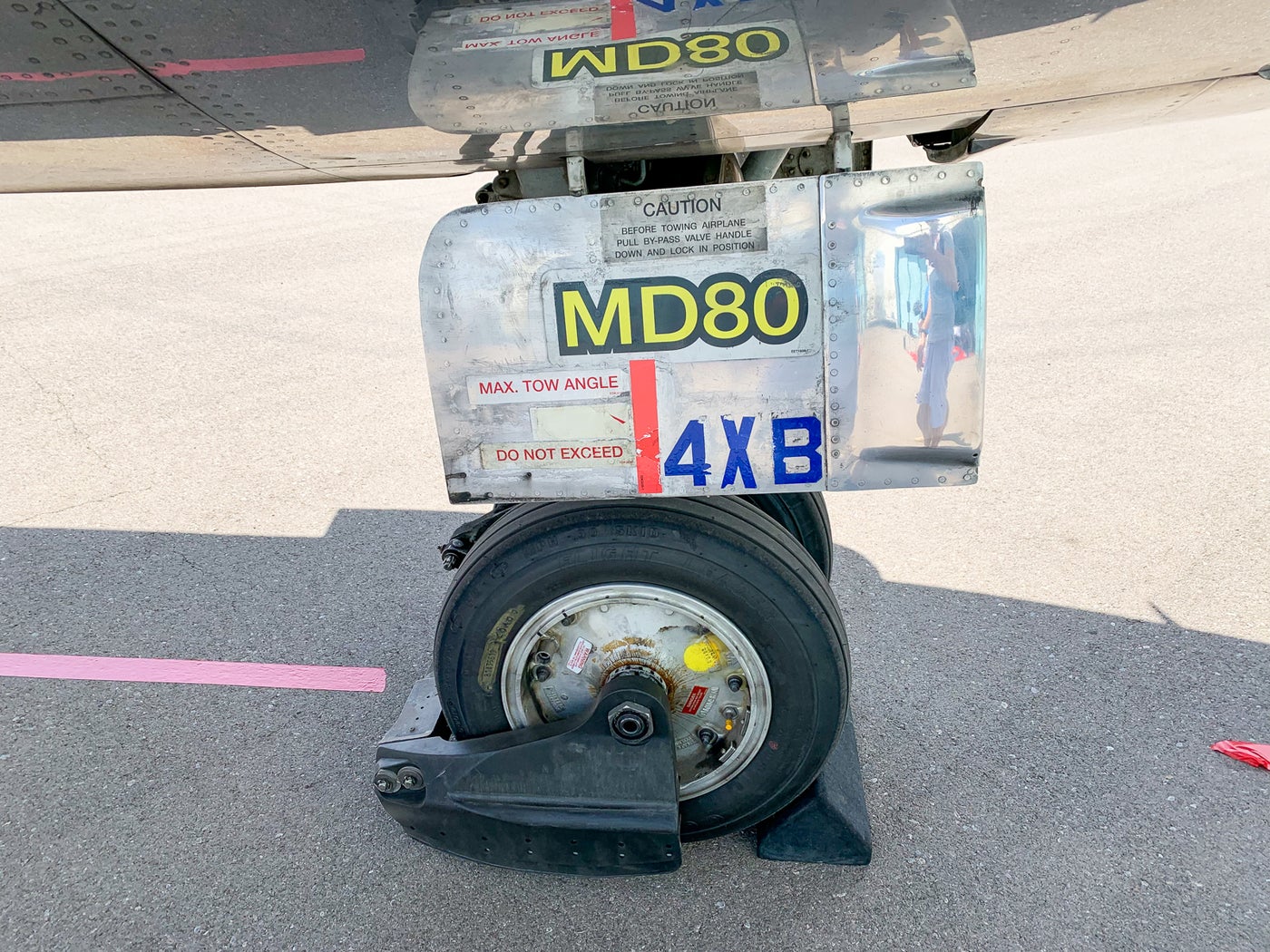 Behind the scenes: American sends retired MD-80s to 'boneyard' in Roswell