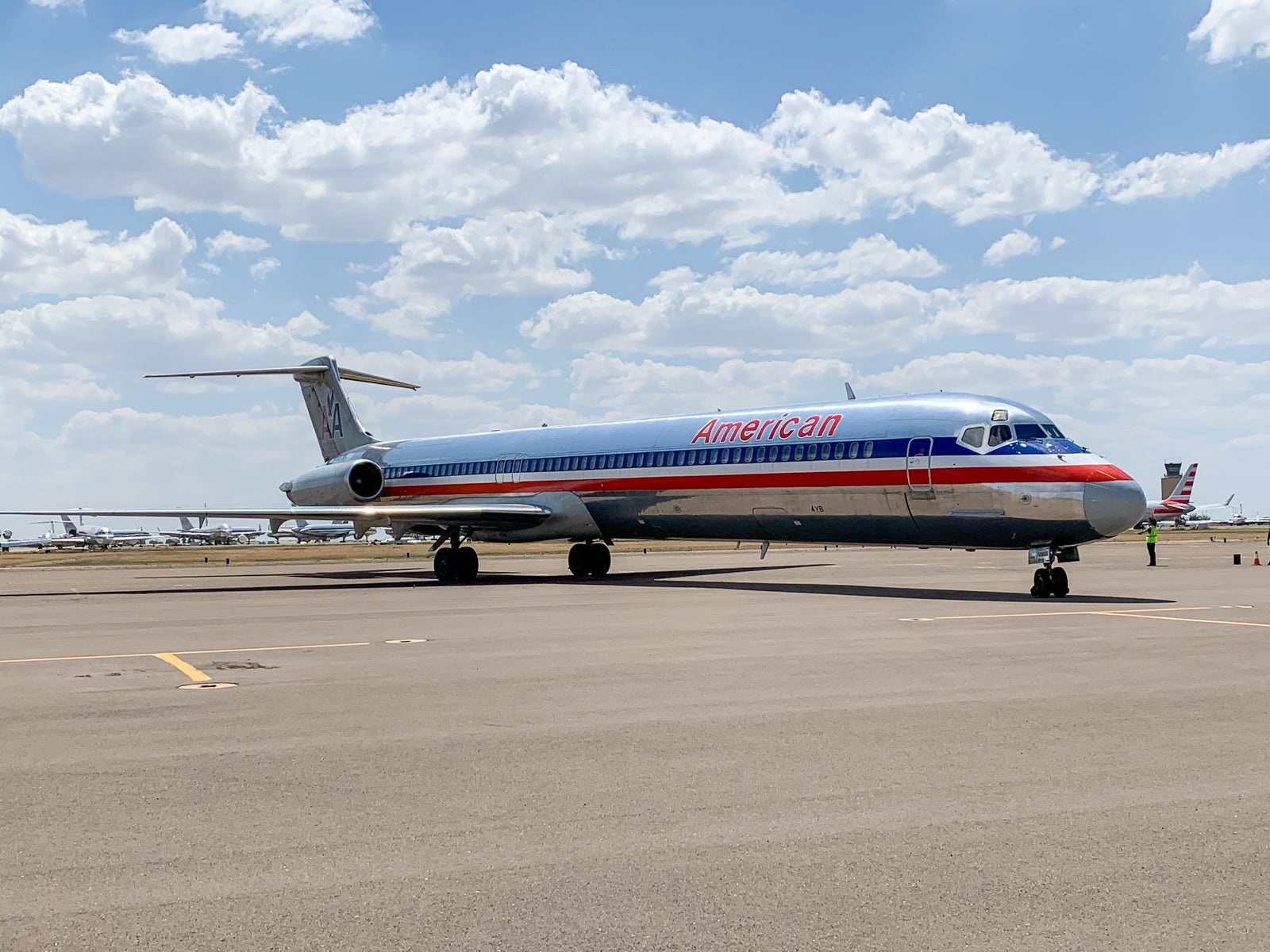 Behind the scenes: American sends retired MD-80s to 'boneyard' in ...