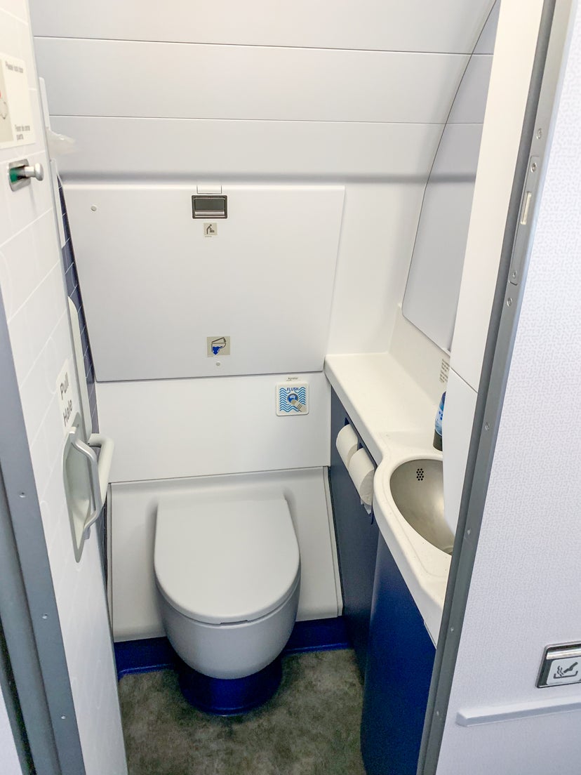 First look at JetBlue's Airbus A321neo on its first commercial flight ...