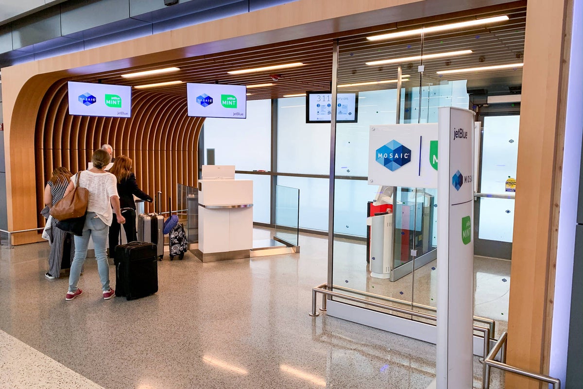 Comparing premium transcon flights in the age of coronavirus - The ...