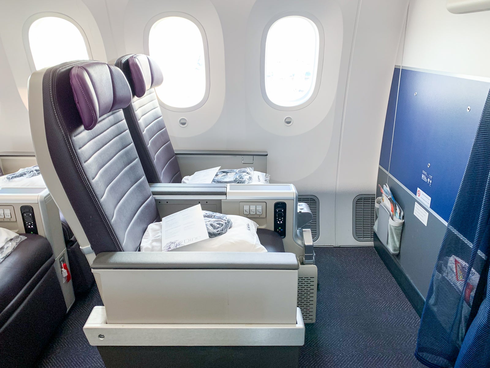 Review: United's Premium Plus on the 787-10 - The Points Guy