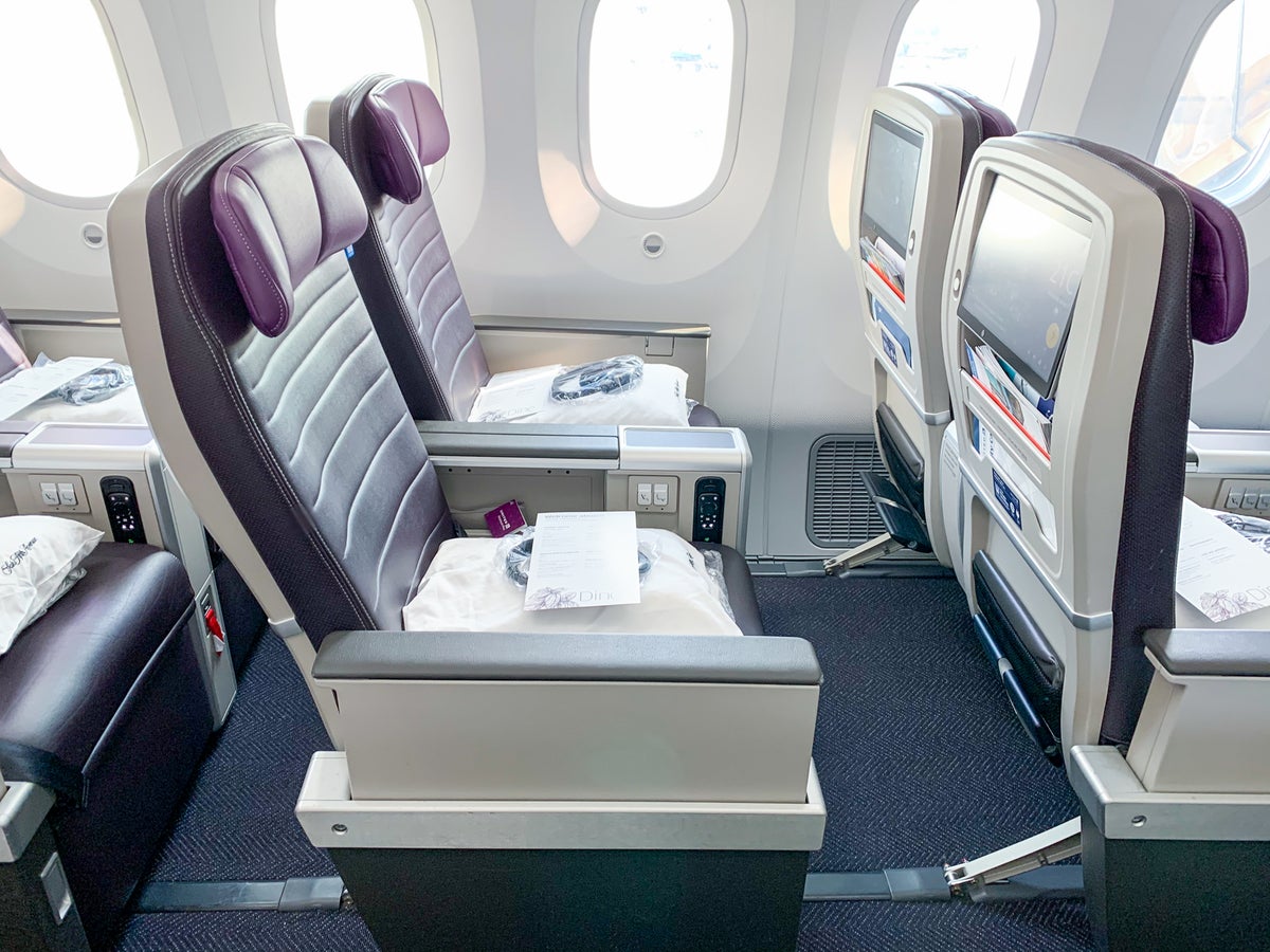 Review: United's Premium Plus on the 787-10 - The Points Guy