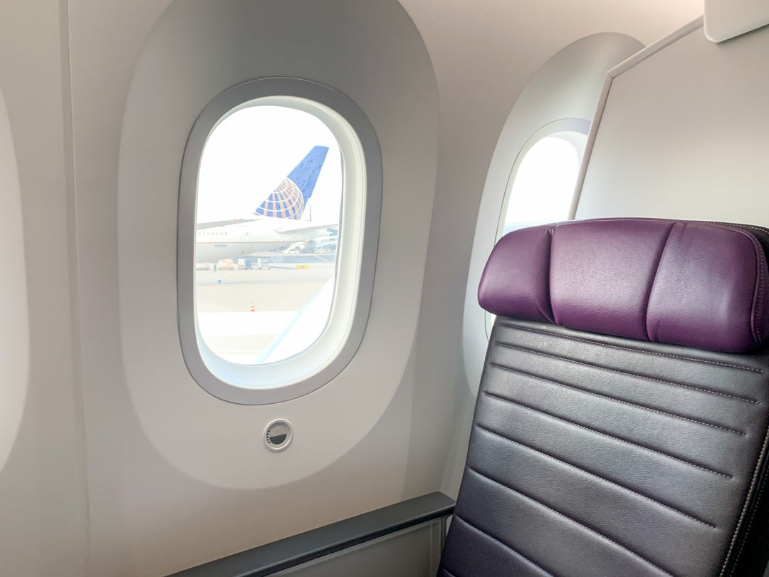 Review: United's Premium Plus on the 787-10 - The Points Guy