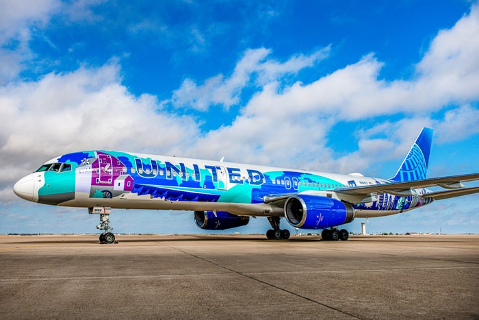 United rolls out Boeing 757 with special NYC-area paint scheme