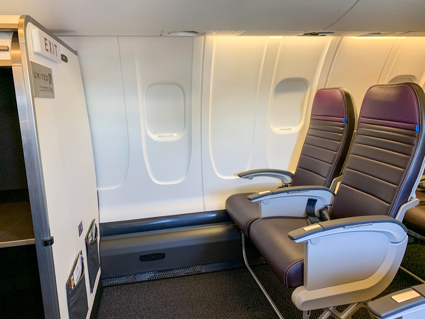 Photos: United's CRJ550, a 50-seat regional jet with first class