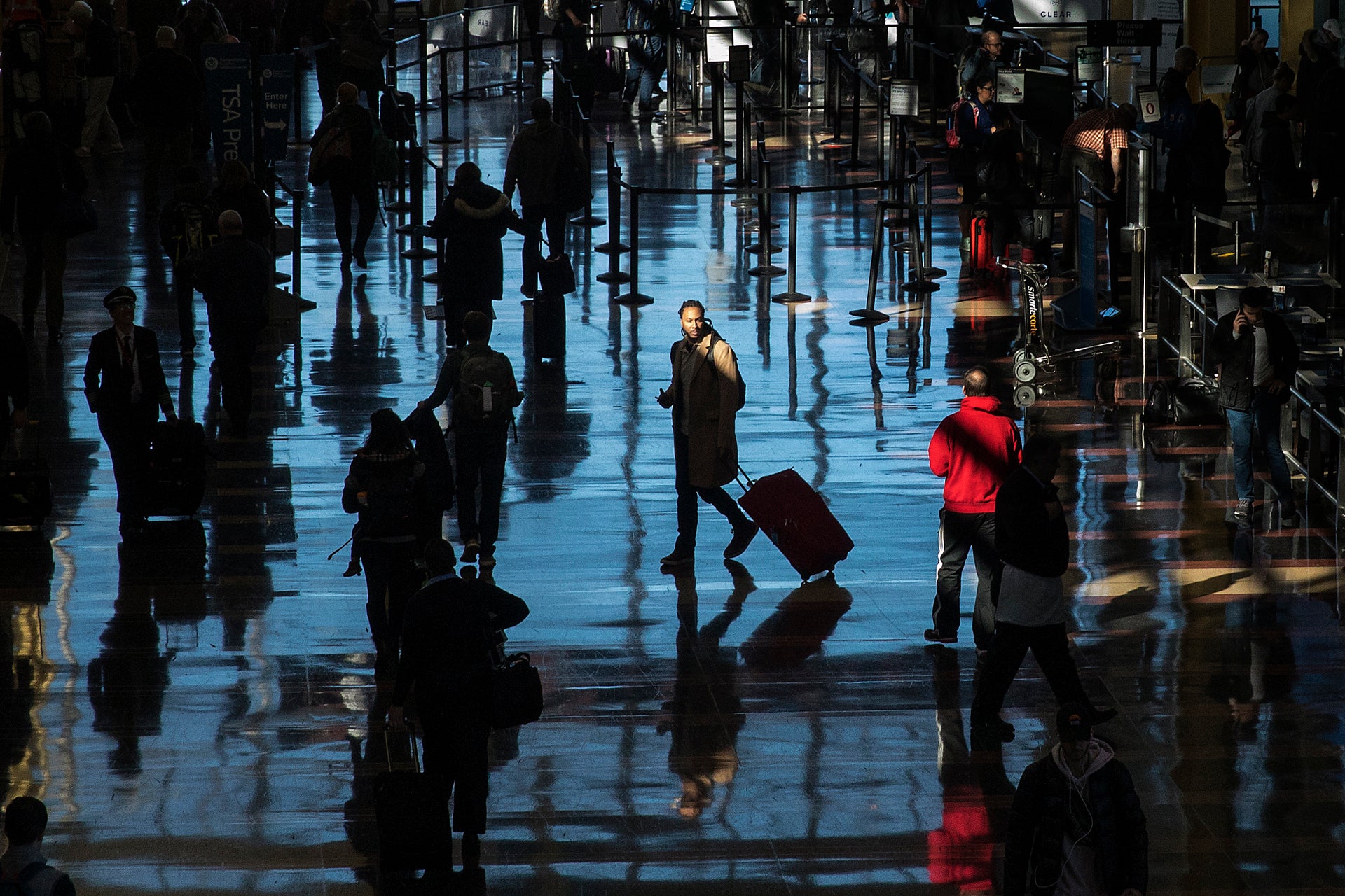 Flying for Thanksgiving? Brace yourself for record crowds - The Points Guy