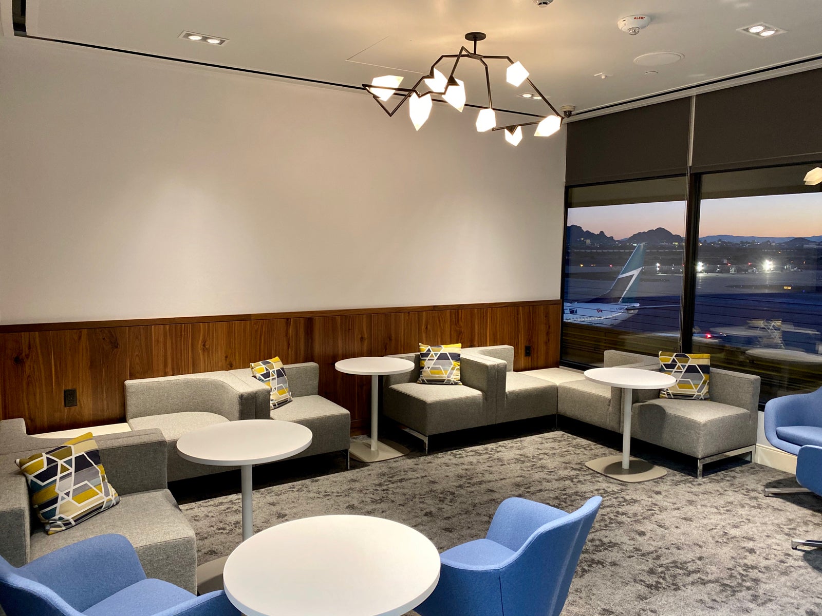 Review: Amex Centurion Lounge in Phoenix - The Points Guy