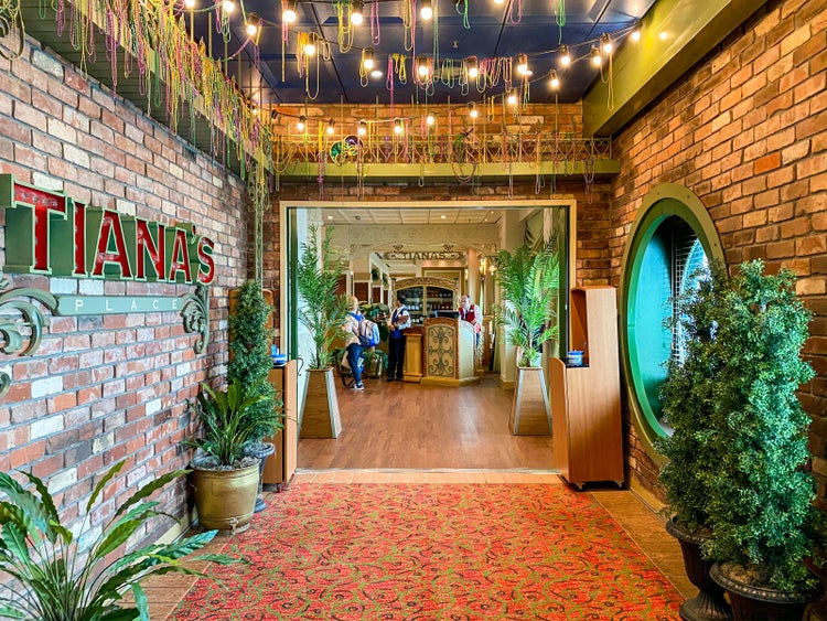 Rotational dining, Disney Cruise Line’s unique dinner concept - The ...