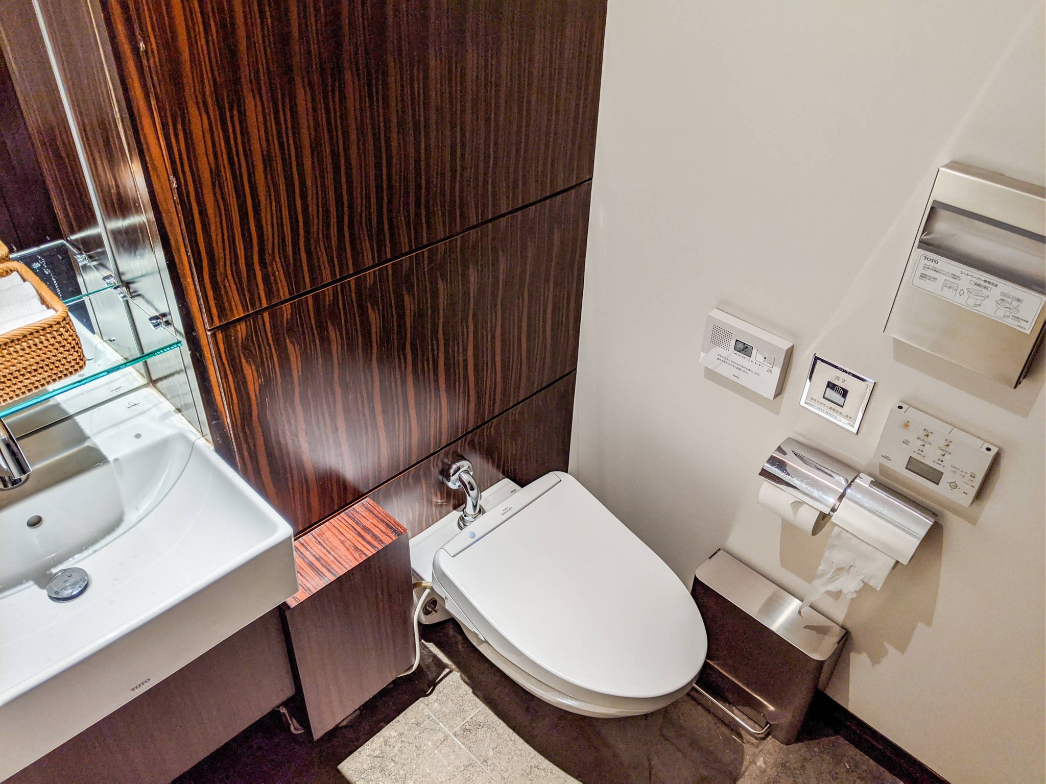 Review: JAL First Class Lounge Tokyo NRT - The Points Guy