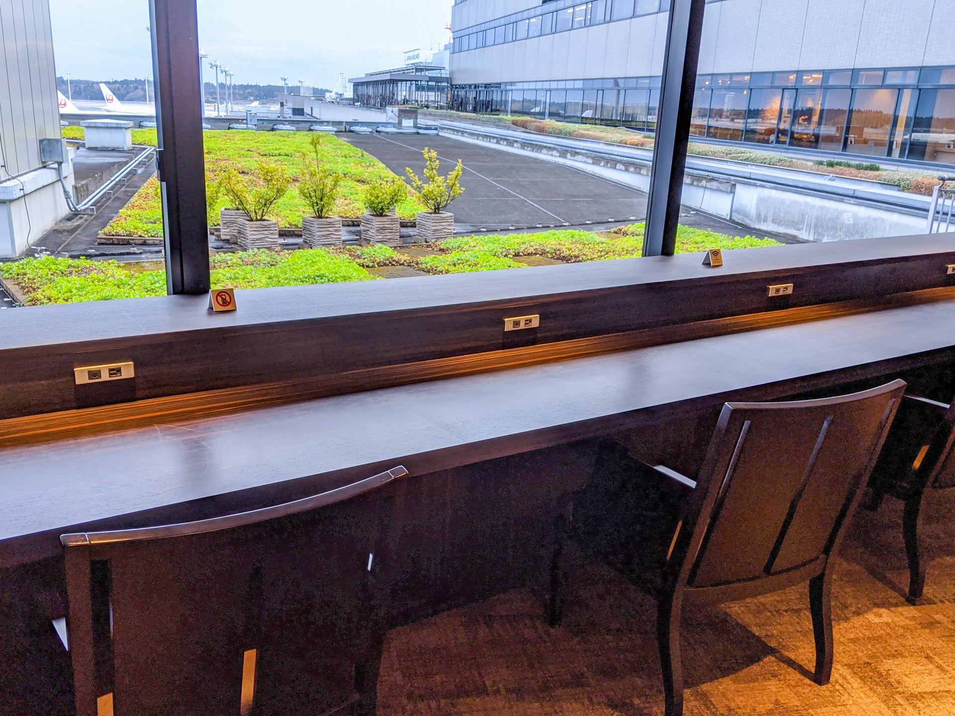 Review: JAL First Class Lounge Tokyo NRT - The Points Guy