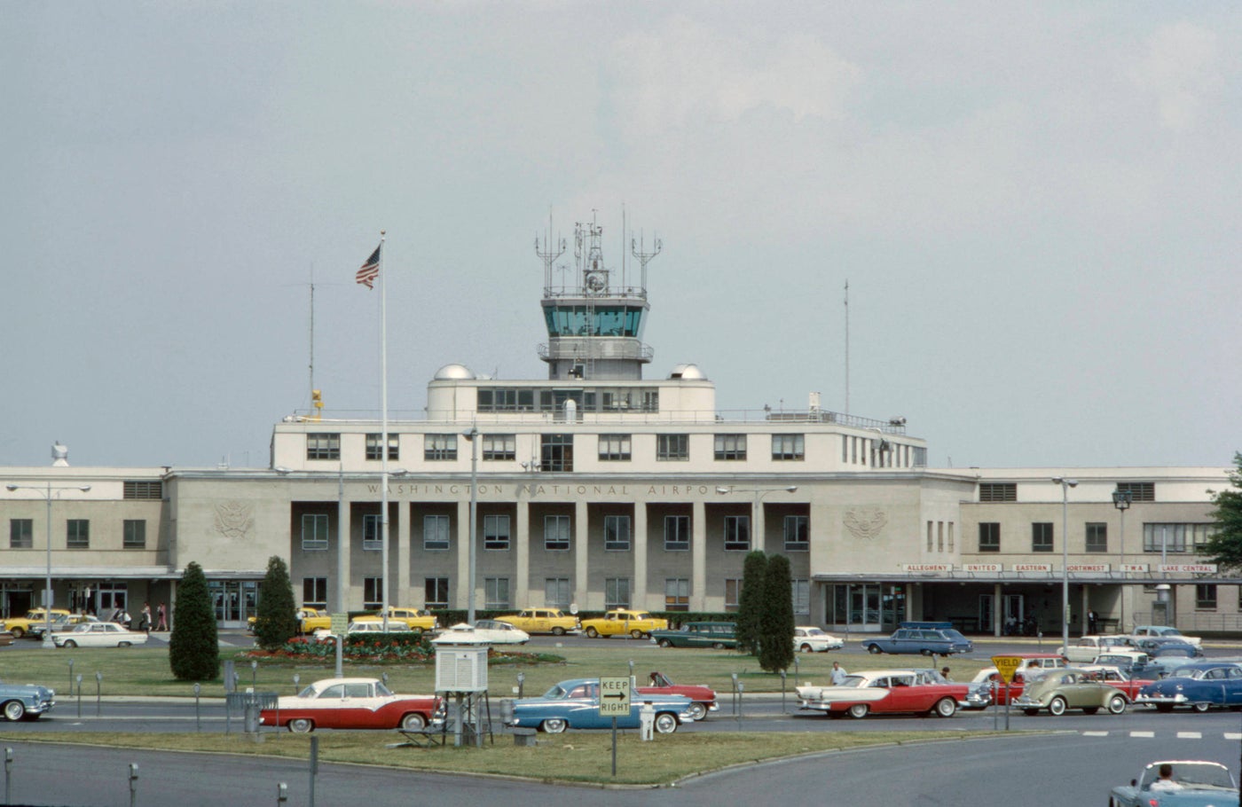 Why there are so few long flights from D.C.'s National Airport