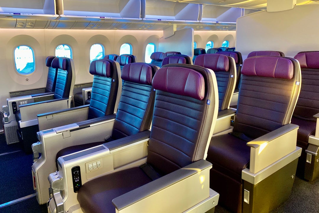 Every United Boeing 787-8 Dreamliner now features the new biz cabins ...