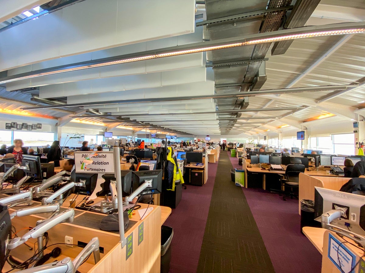 A look behind the scenes of Air France's Charles de Gaulle Hub Control Center - The Points Guy