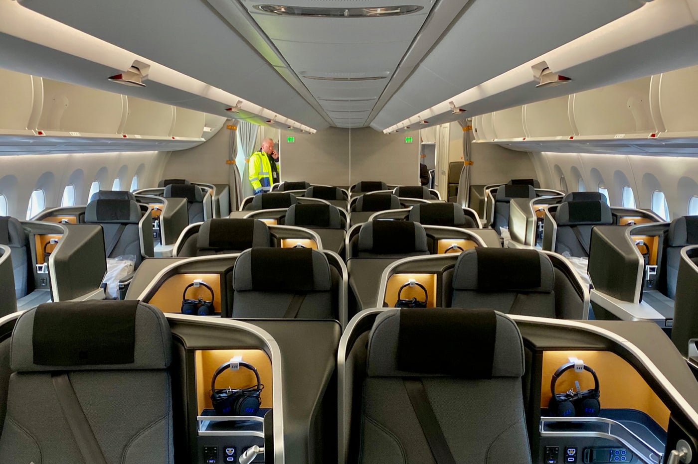Inside the SAS Airbus A350, in all classes