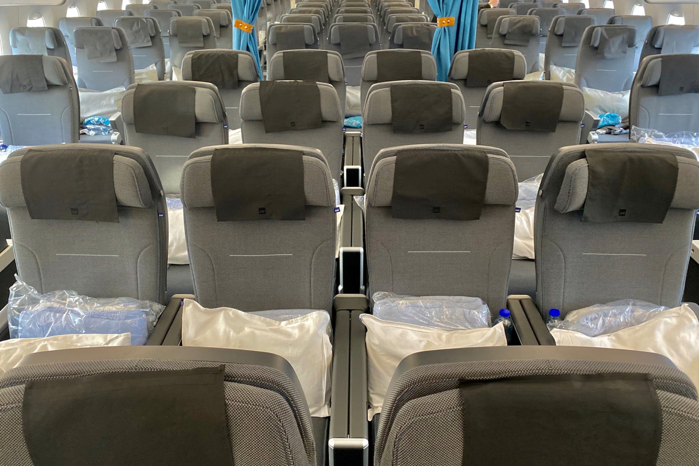 Inside the SAS Airbus A350, in all classes
