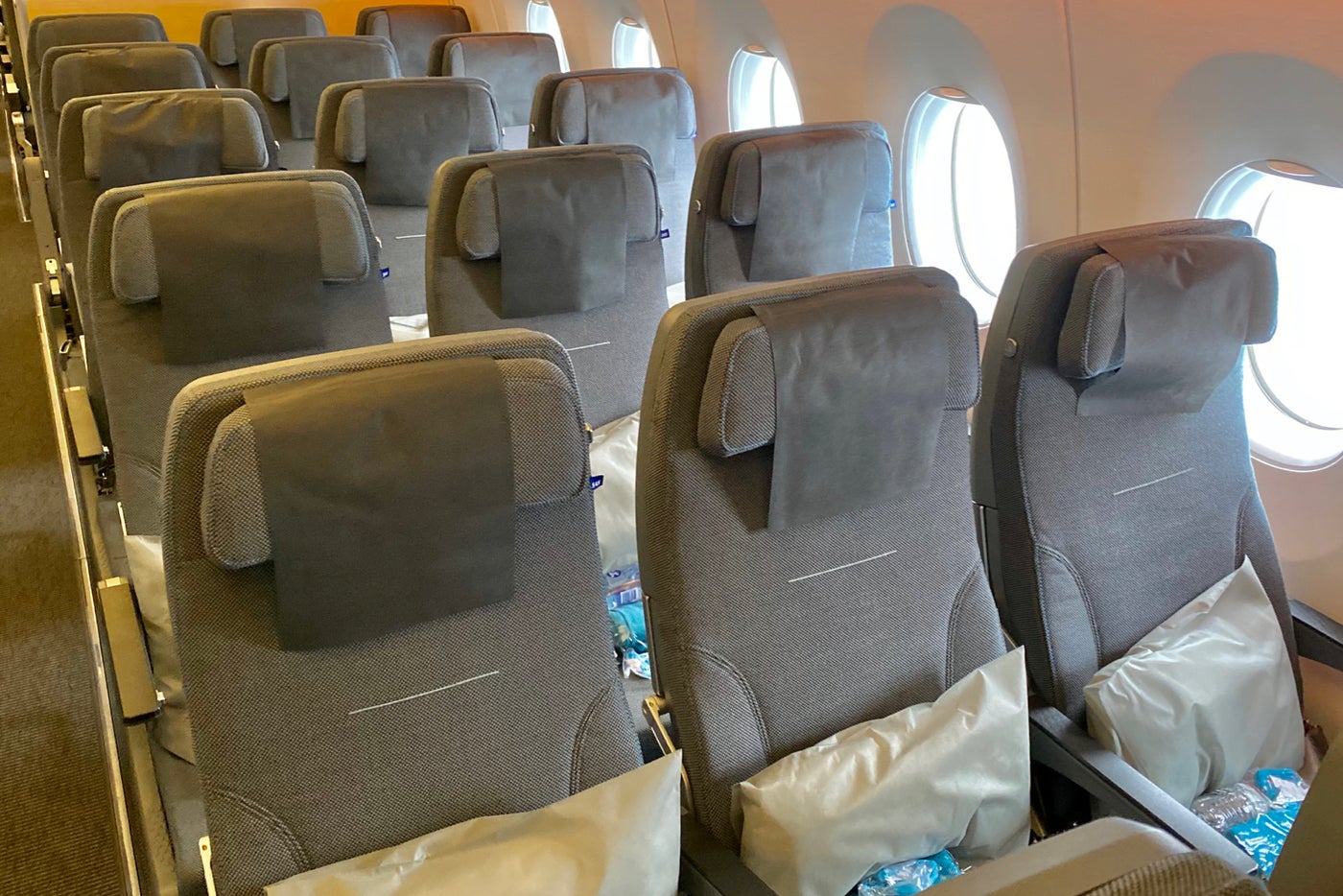 Inside the SAS Airbus A350, in all classes