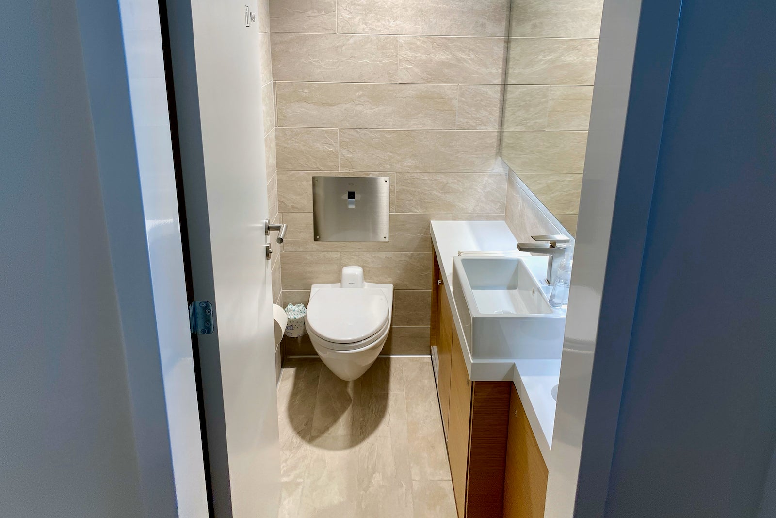 First look: Newly renovated Swiss Lounge at JFK - The Points Guy