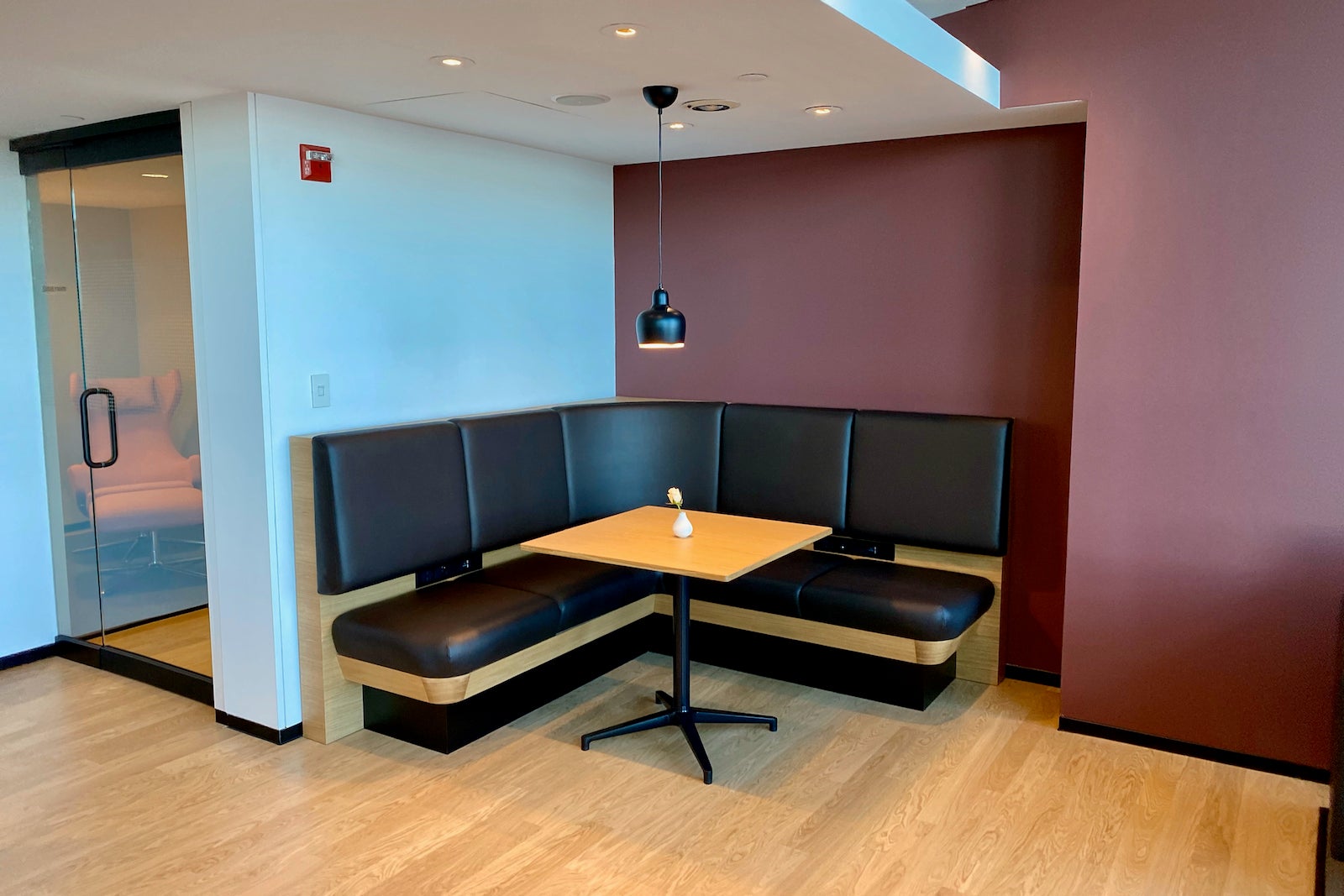 First look: Newly renovated Swiss Lounge at JFK - The Points Guy