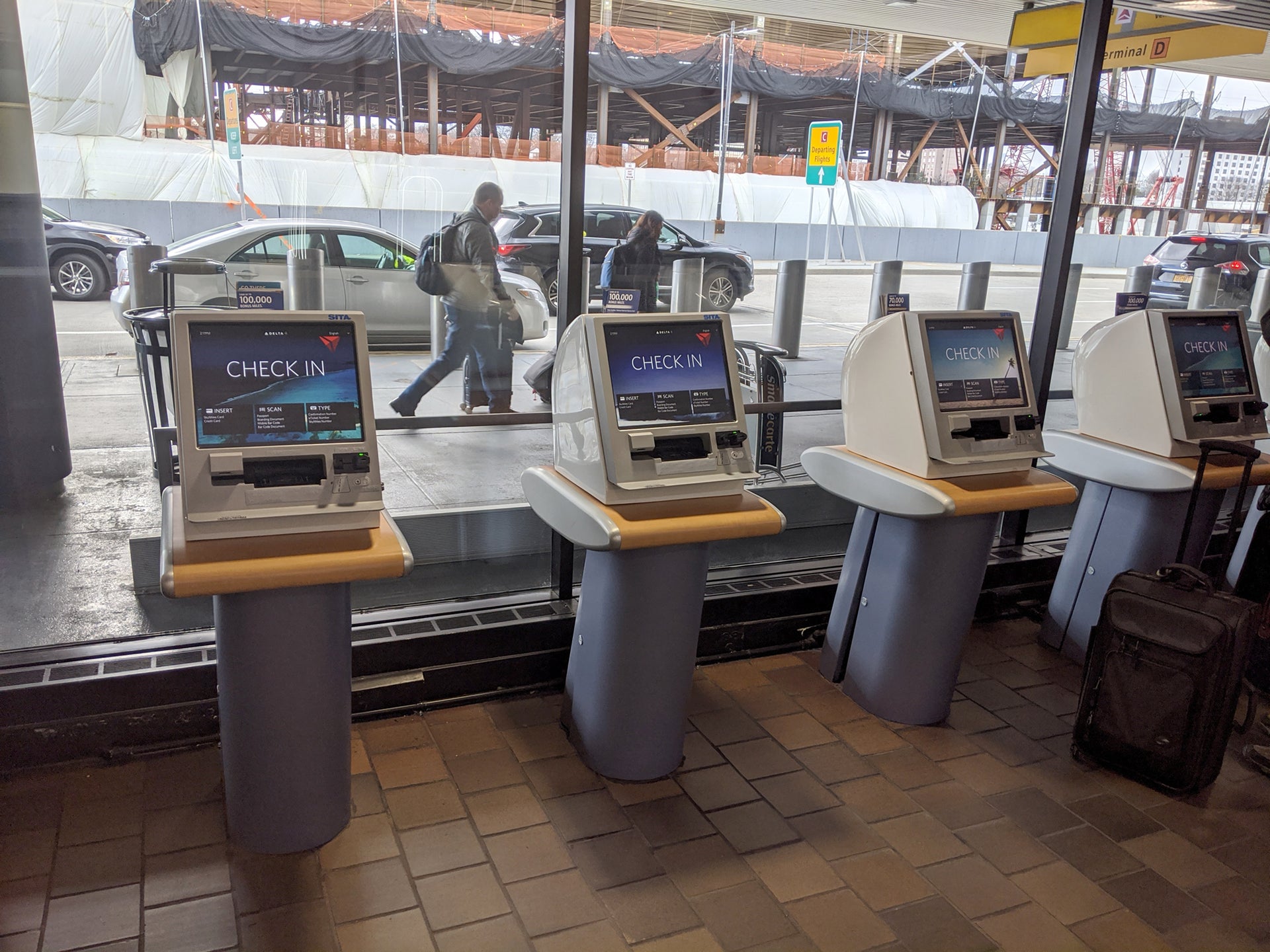 Review: Delta's Boeing 717 in first class, LGA to Chicago - The Points Guy