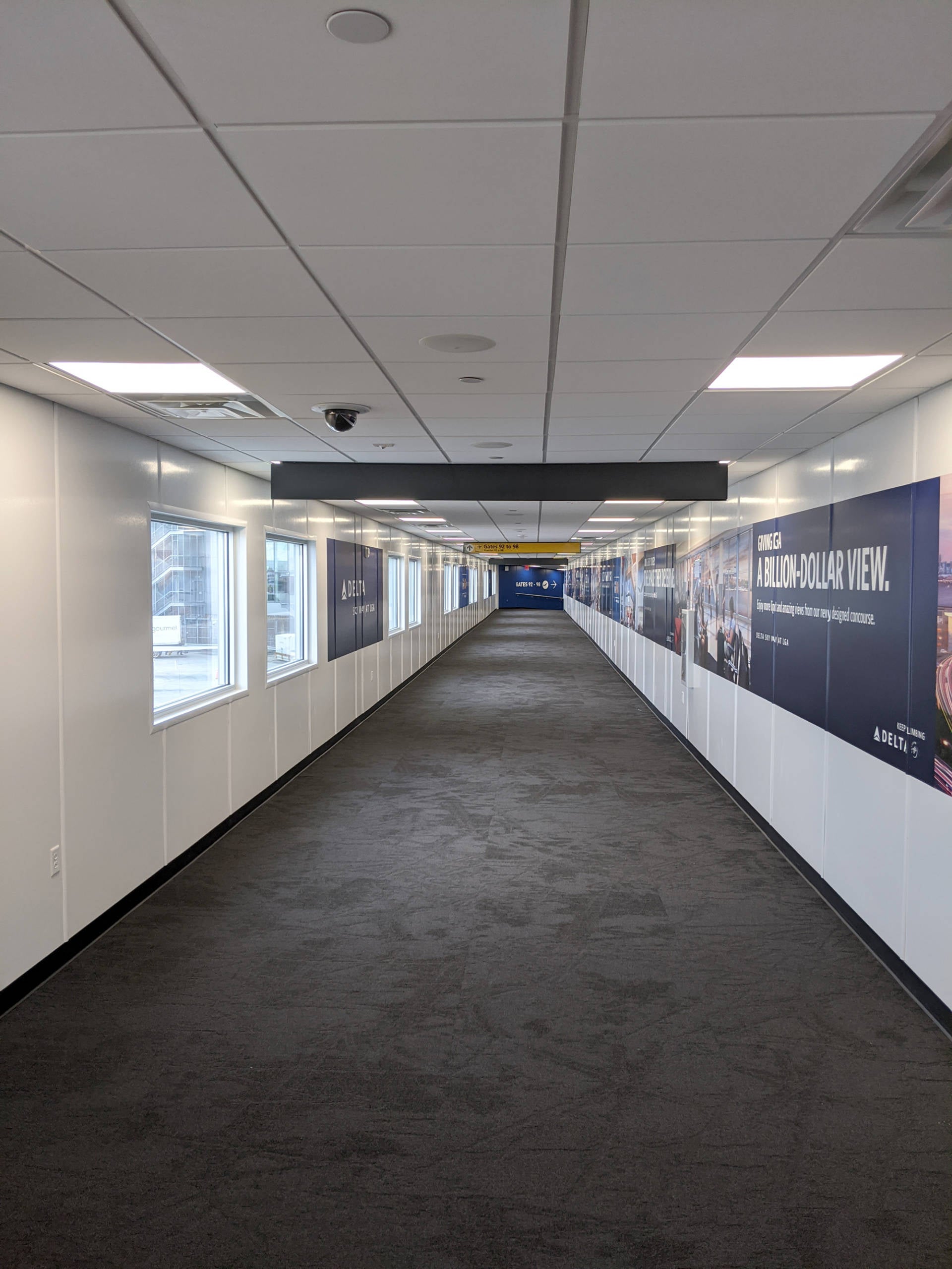 Review: Delta's Boeing 717 in first class, LGA to Chicago - The Points Guy