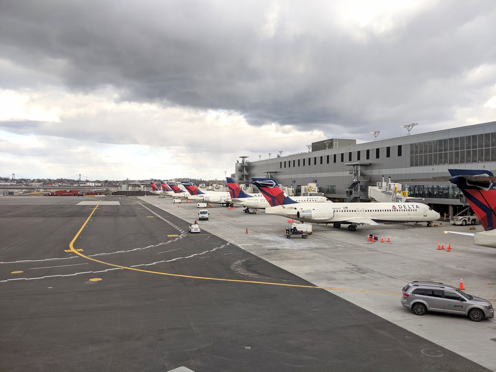 Review: Delta's Boeing 717 in first class, LGA to Chicago - The Points Guy